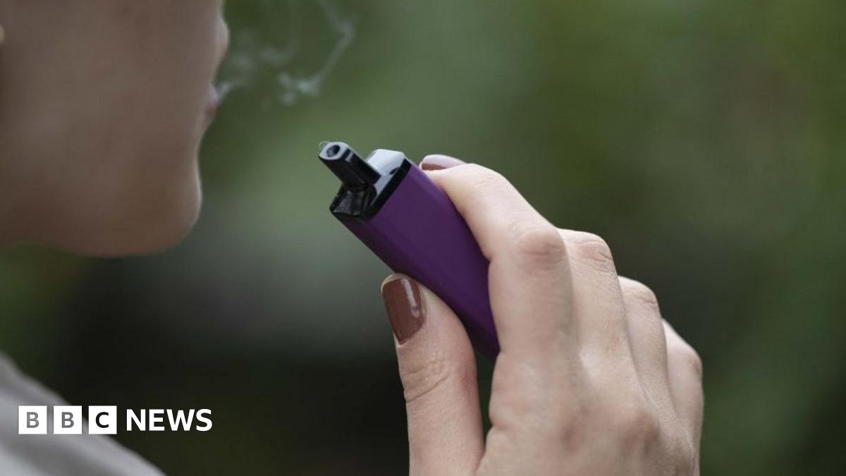 Vaping: Welsh government calls for ban on disposable vapes - BBC News