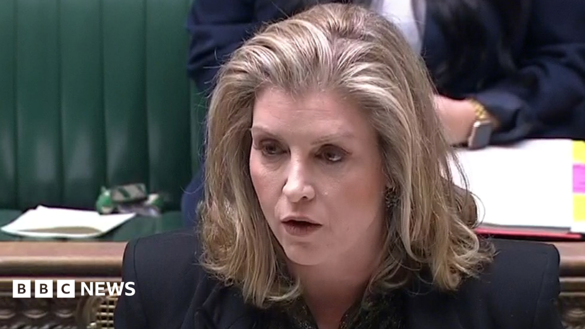 MPs given guide to spotting conspiracy theories - BBC News