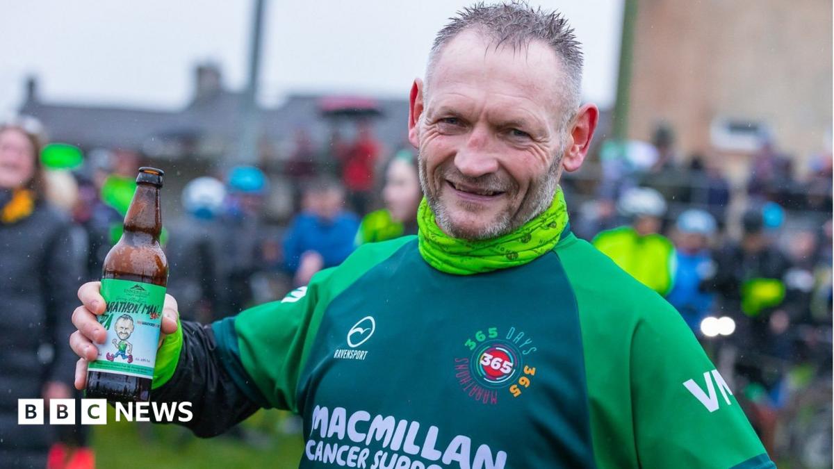 Marathon man Gary McKee hits £1m goal after 365th run of 2022 - BBC News