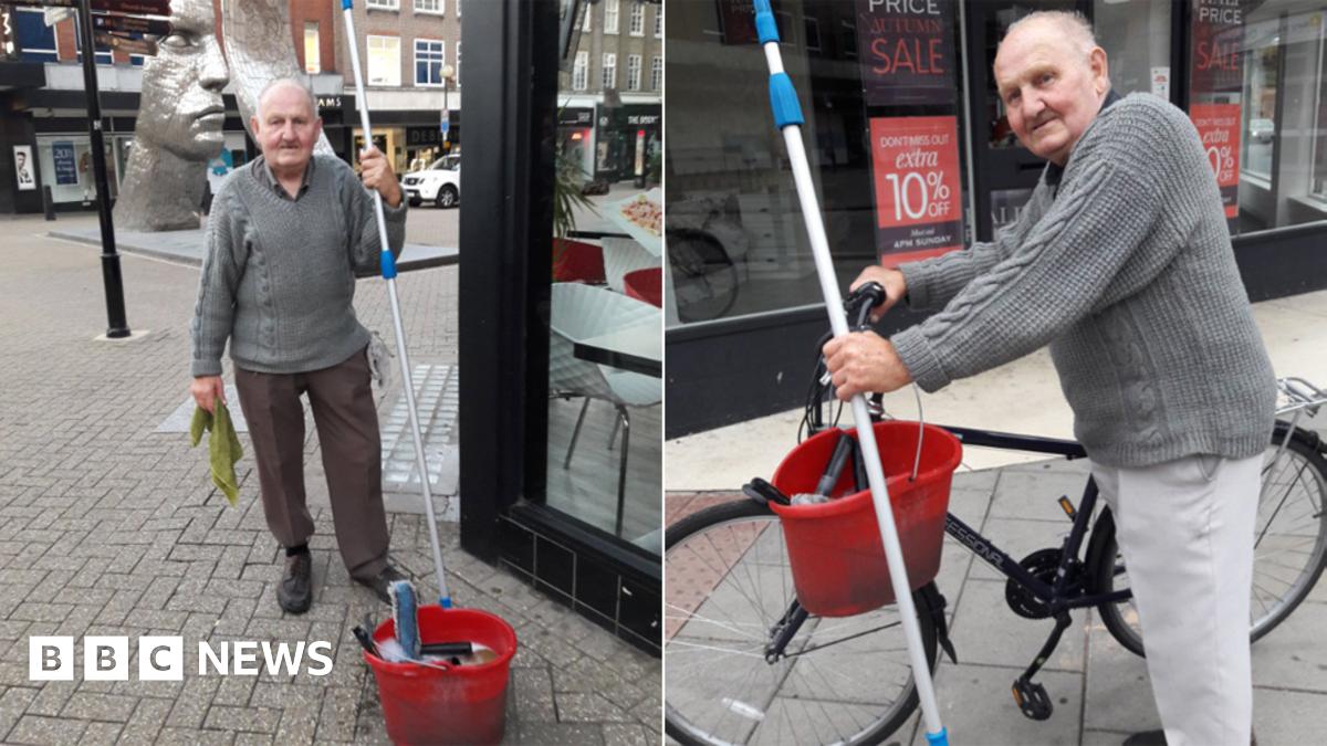 Bedford party for window-cleaner 'legend' David Denton - BBC News