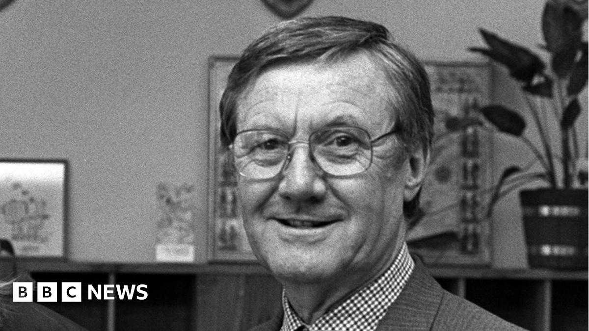 Methodist Church announce Rev Dr Colin Morris' death - BBC News