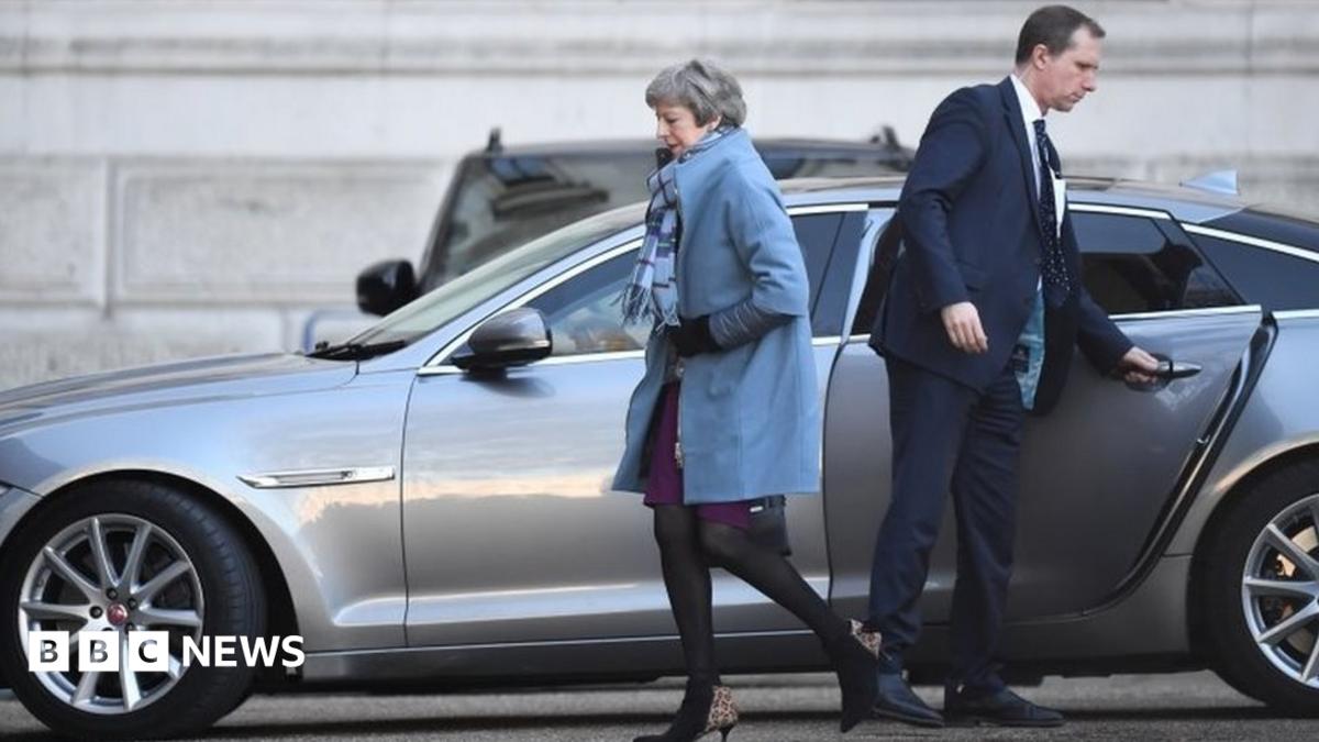 Brexit: High risk of UK crashing out - EU negotiator - BBC News