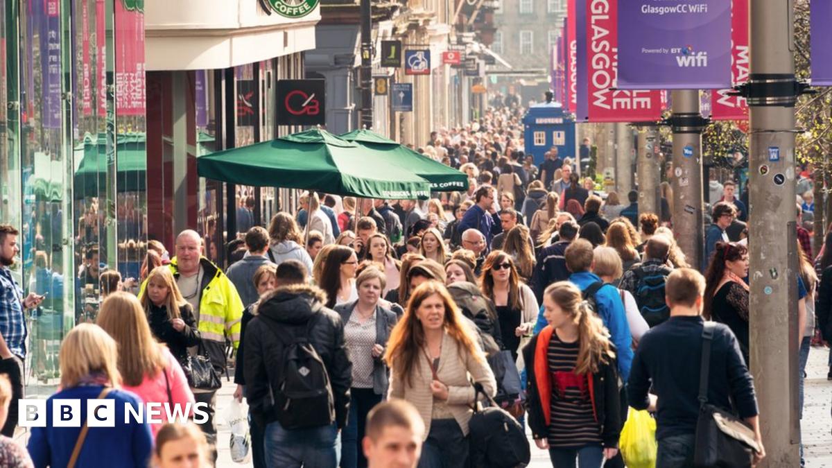 Inward migration 'needed to boost Scotland's population' - BBC News