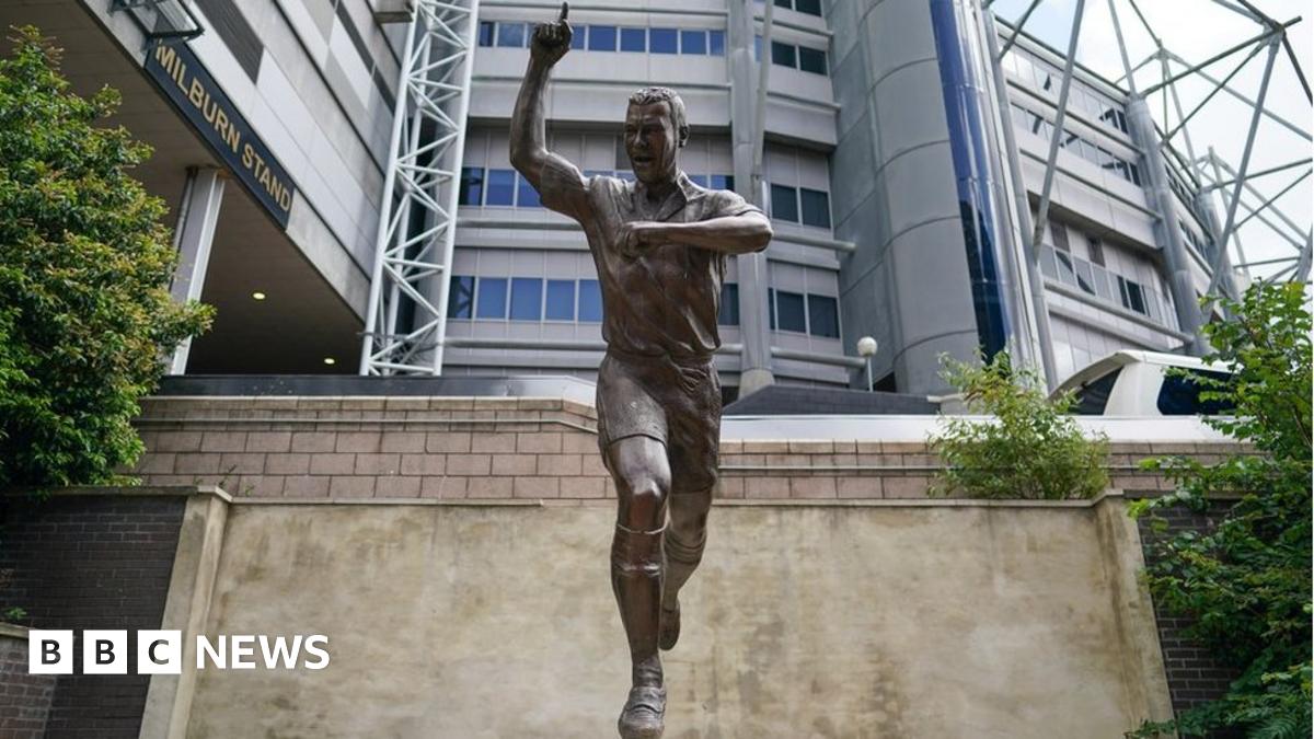 Alan Shearer statue to move on to St James' Park land - BBC News