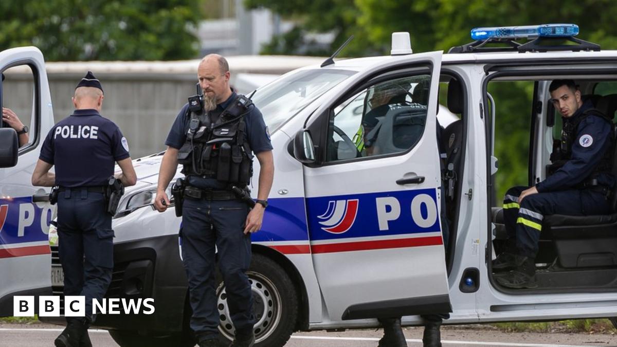 Mohamed Amra - the escaped French prisoner known as 'The Fly' - BBC News