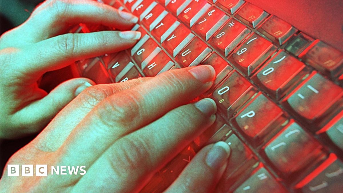 Media Men list: Moira Donegan reveals she was author - BBC News