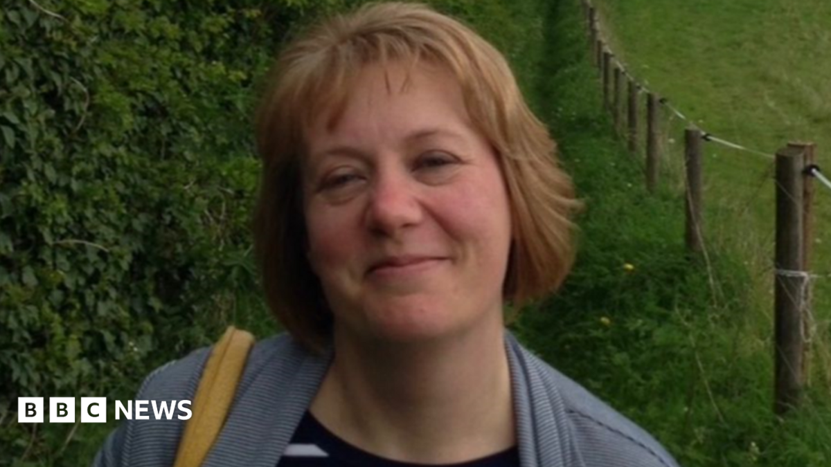 Woman died after walking out of Priory Hospital Arnold - BBC News