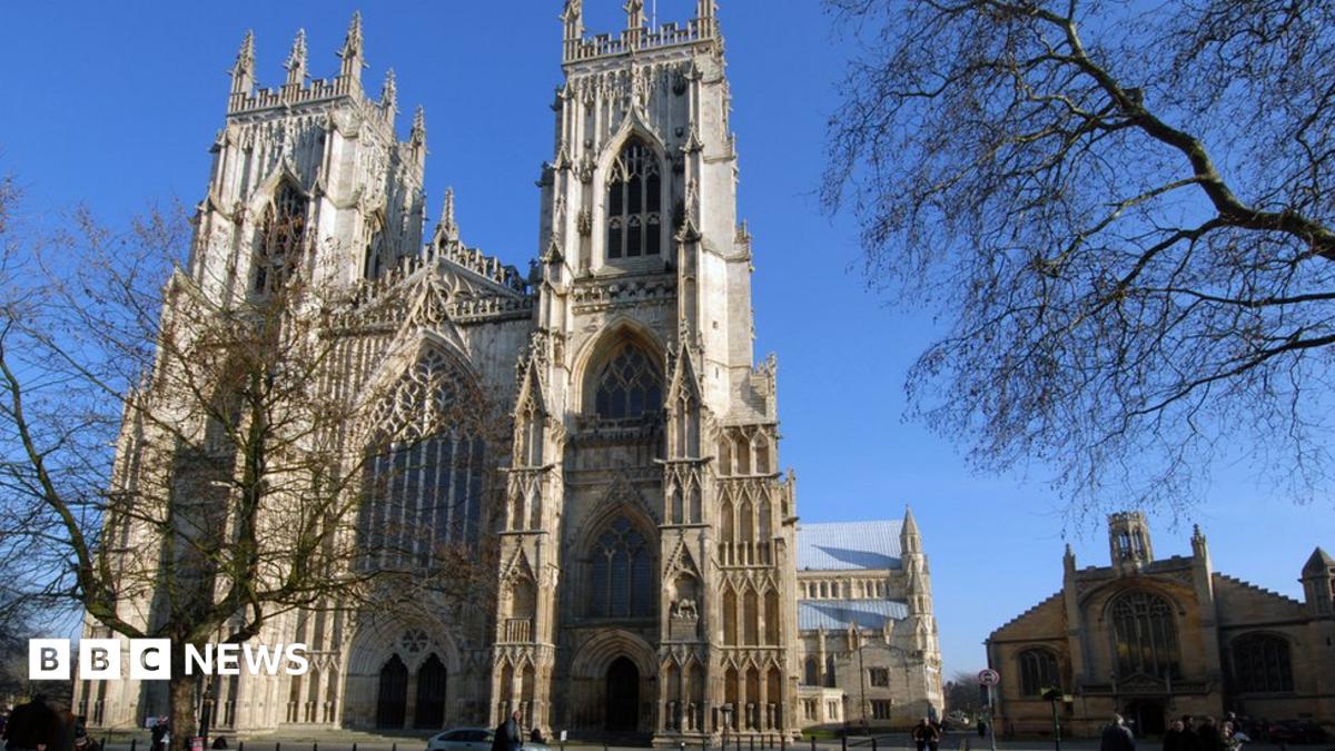 York Minster appoints new bell-ringing team after sacking - BBC News