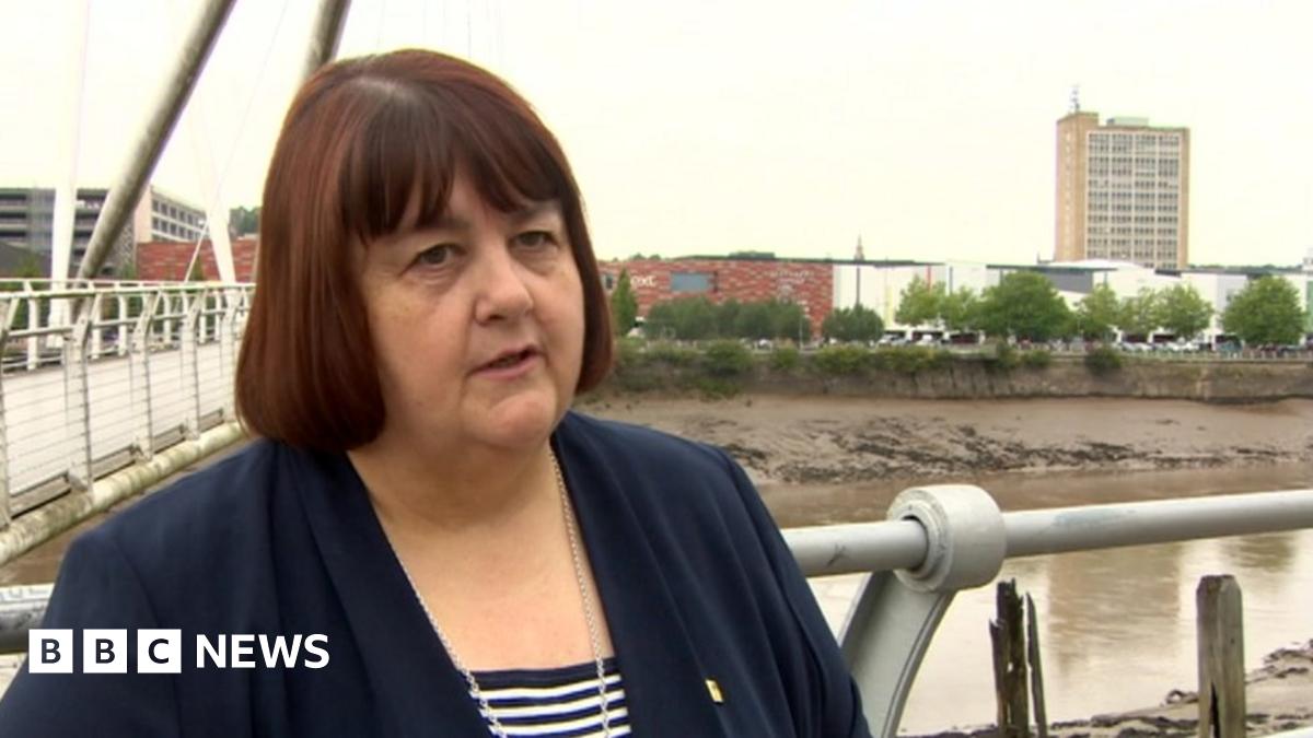 Debbie Wilcox not to stand for Welsh Labour deputy leader - BBC News