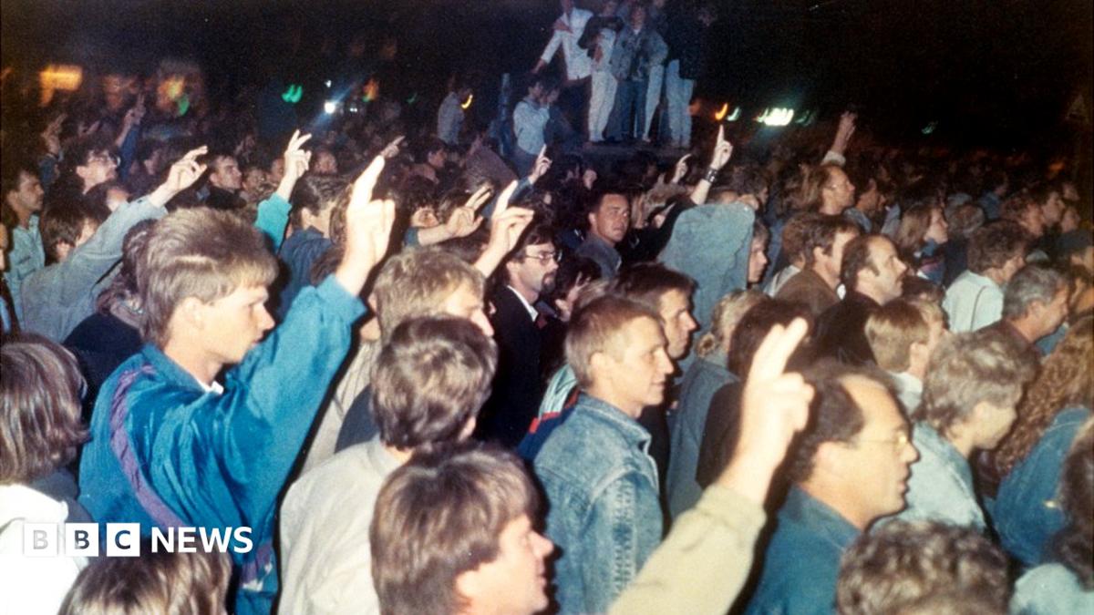 East Germany 1989 - the march that KO'd communism - BBC News