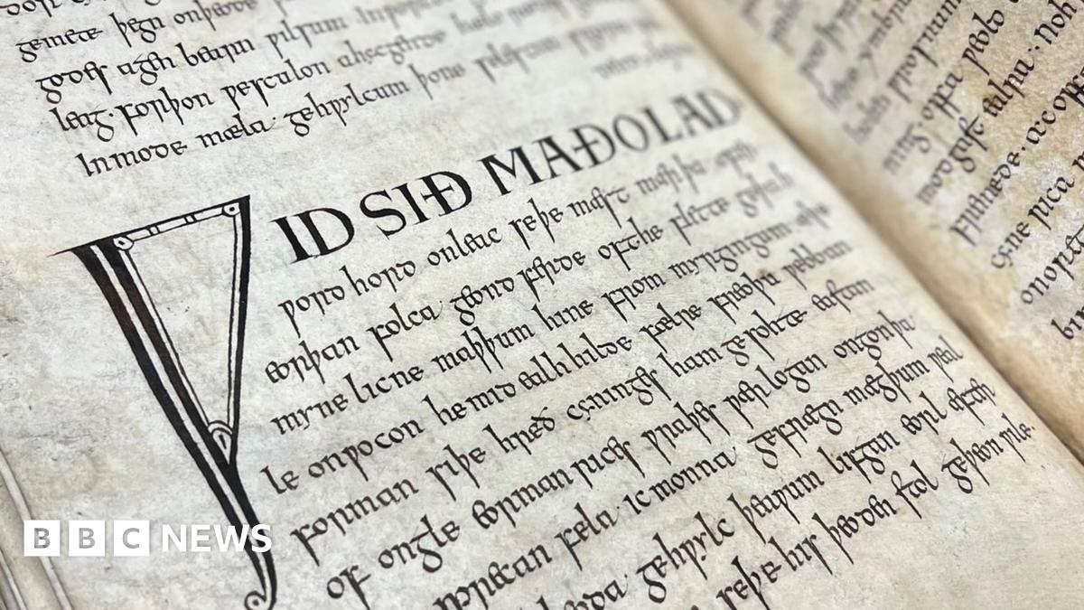 Anglo-Saxon artefacts on display at Exeter Cathedral - BBC News