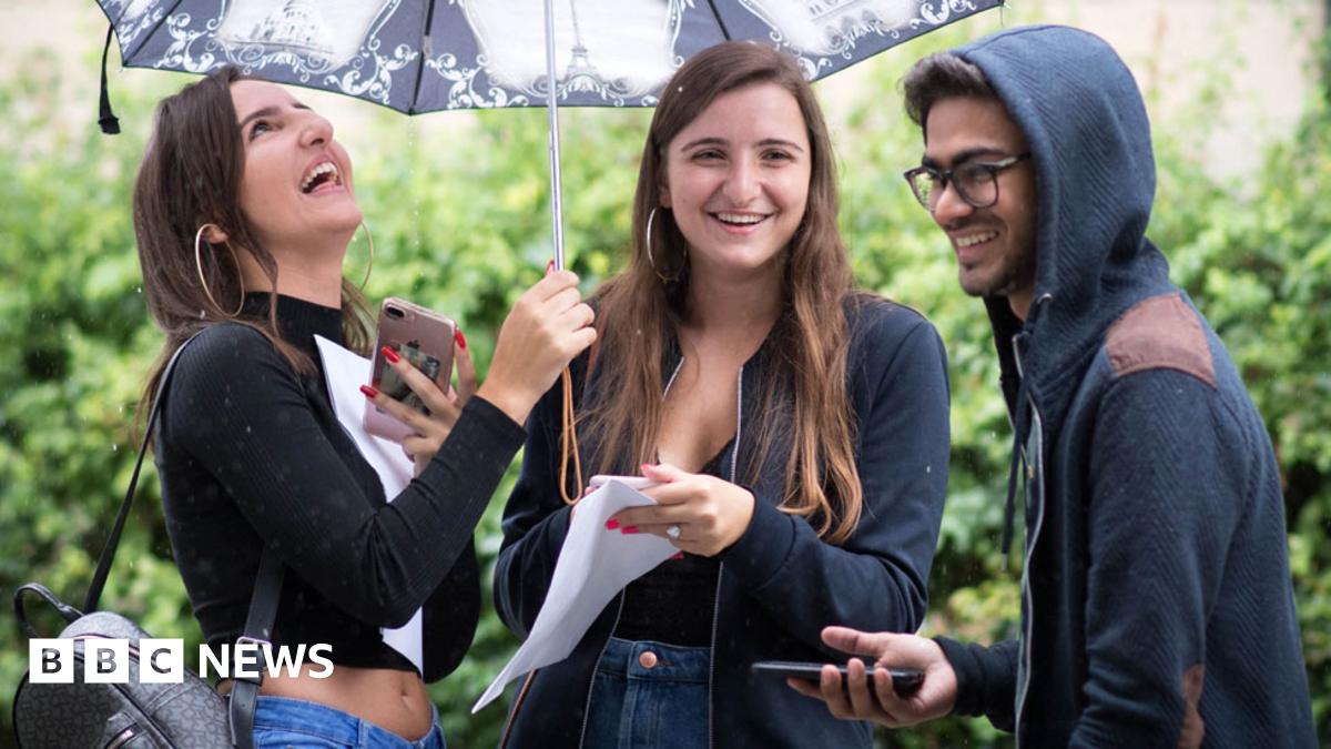 A-level results 2018: Teenagers achieve rise in top grades - BBC News