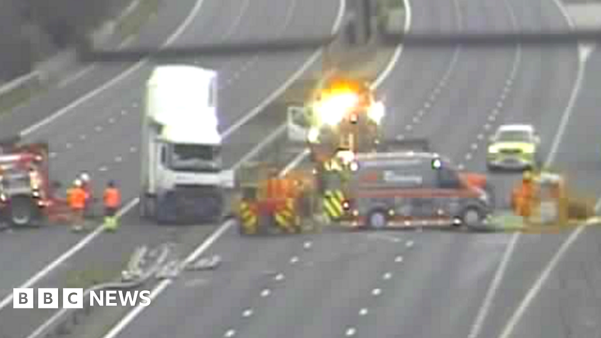 M5 reopens in Gloucestershire following crash between two lorries - BBC ...