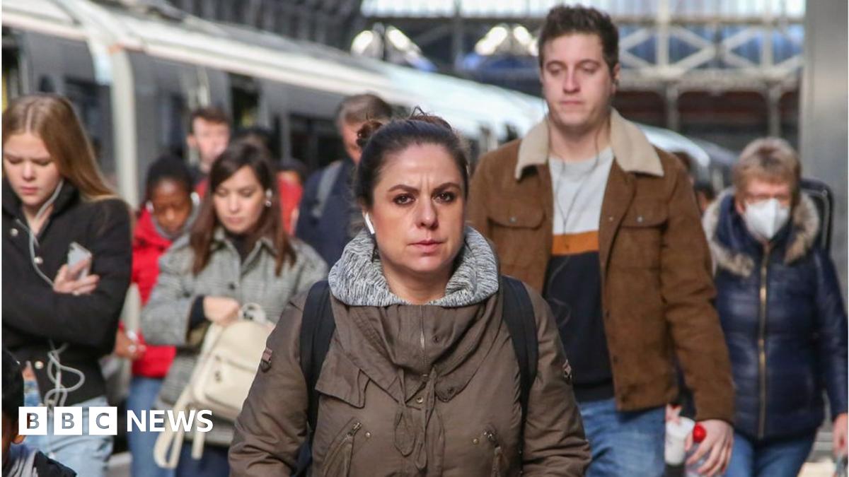 RMT union announces November rail strike dates - BBC News