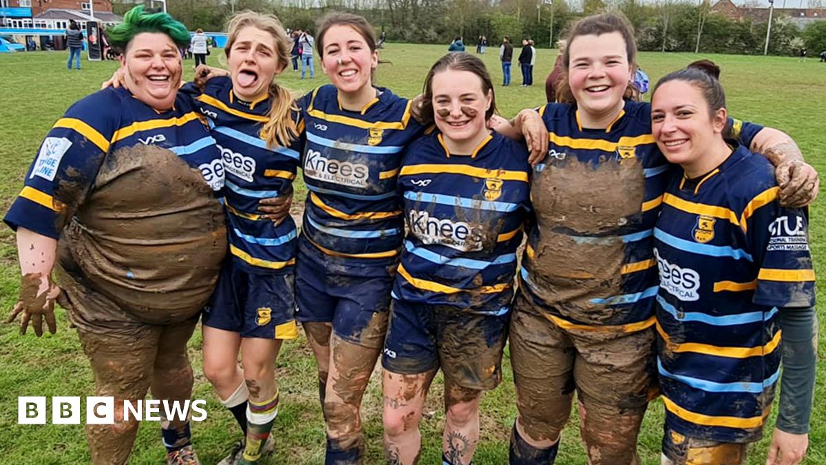 Trowbridge Rugby Club women's team praised for helping crash victims ...