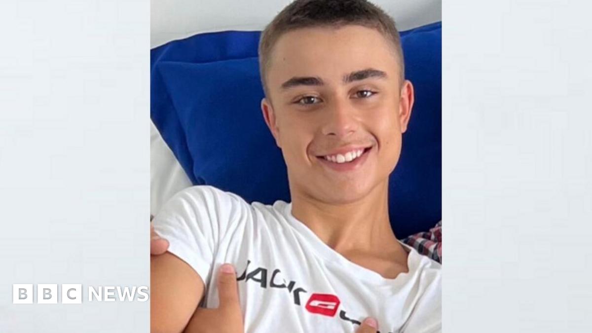 Wiltshire Police officer investigated over fatal crash - BBC News