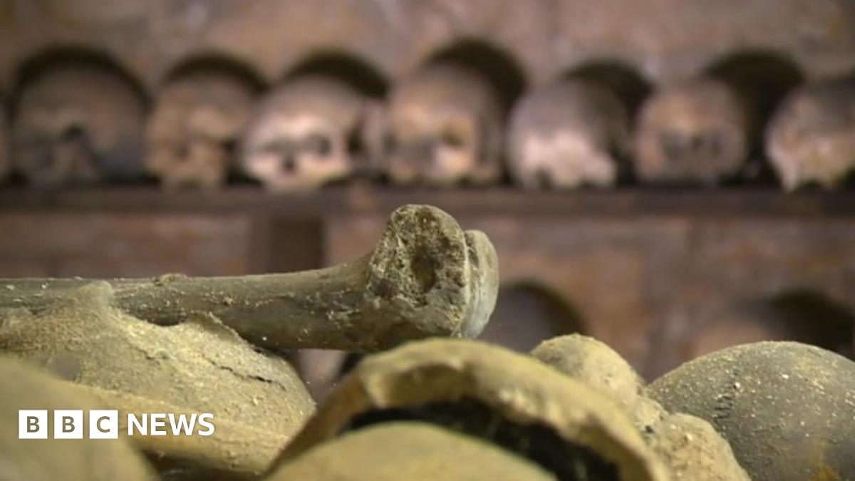 Rothwell bone crypt: Skulls dated from 1250 to 1900 - BBC News