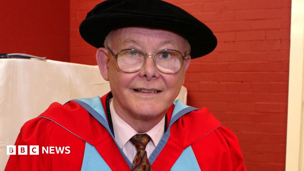 MRI pioneer and Nobel laureate Sir Peter Mansfield dies - BBC News