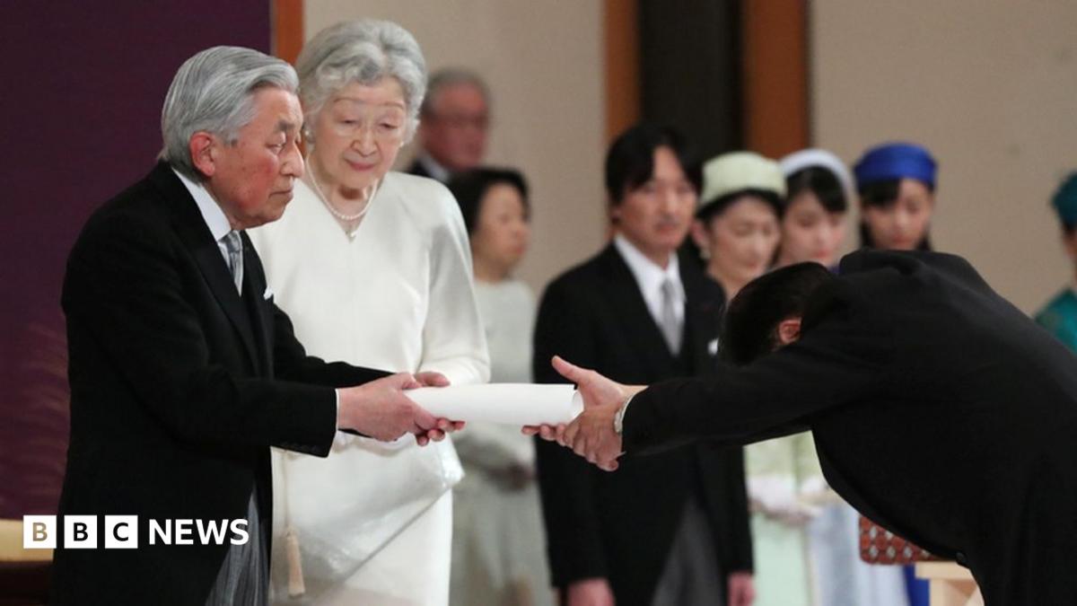 Emperor Akihito: Japanese monarch declares historic abdication - BBC News