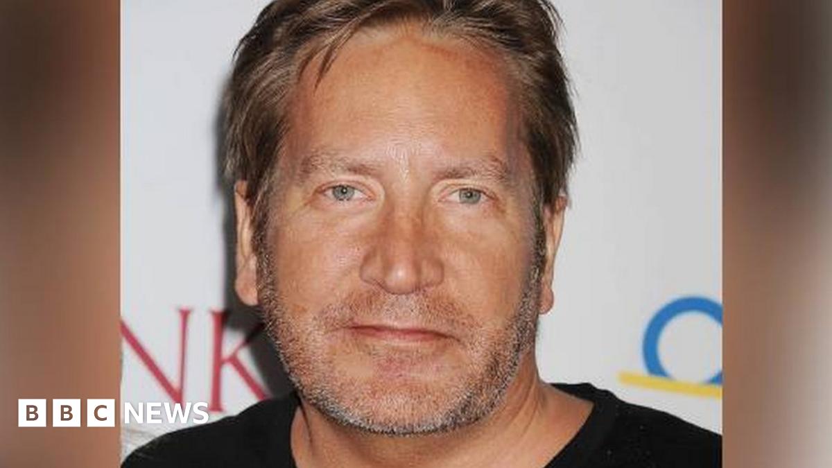 Ronan Vibert: Stars' tributes after death of actor, 58 - BBC News