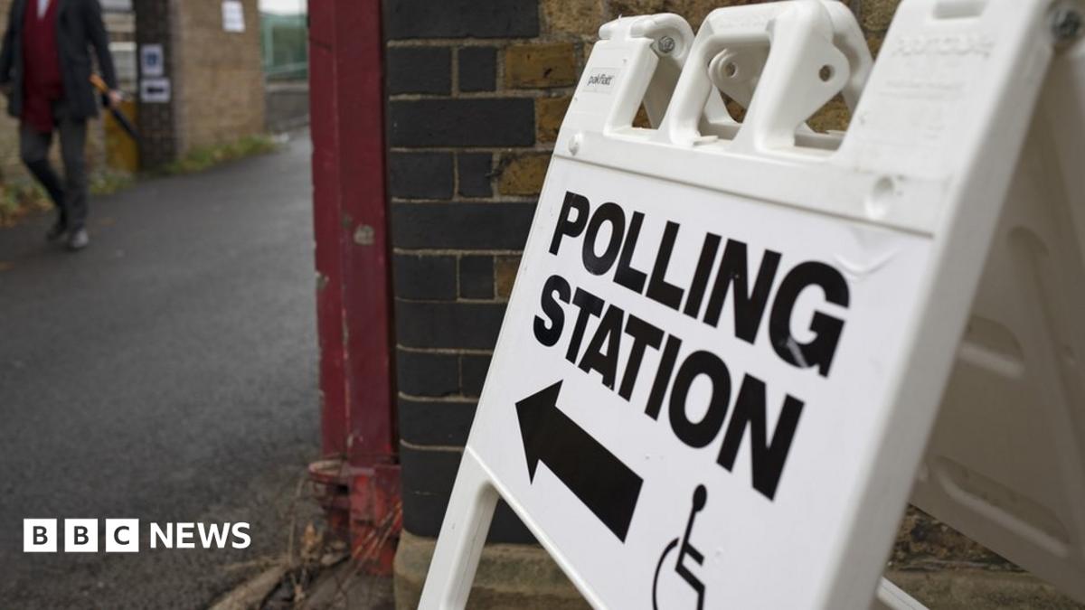 West Devon Tory councillor wins election by one vote - BBC News