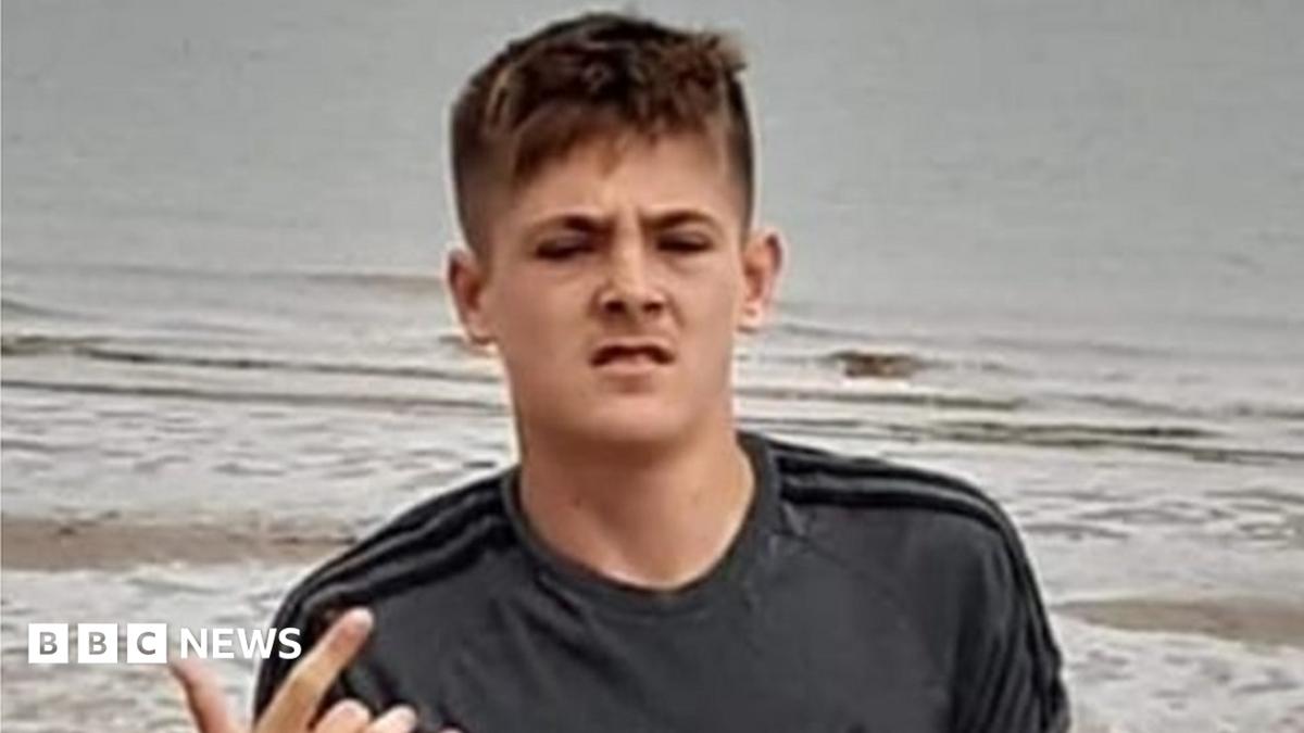 Dylan Holliday murder accused felt under attack, jurors hear - BBC News
