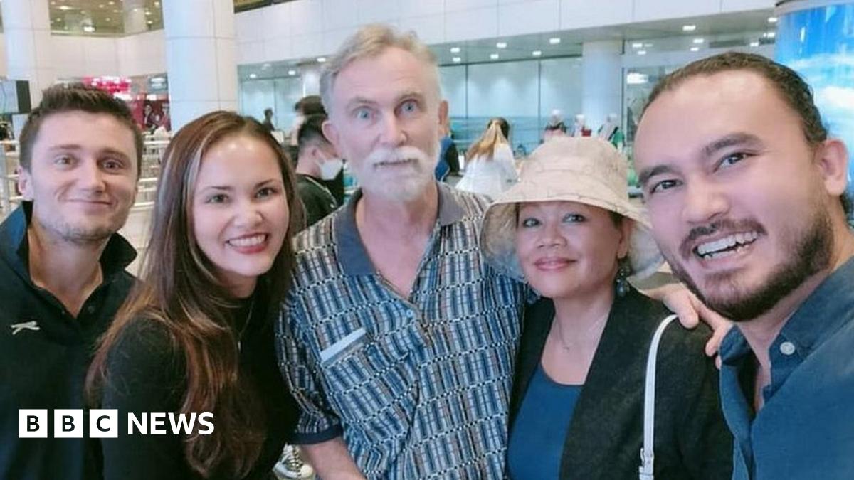 Jim Fitton: Jailed British geologist reunited with family - BBC News