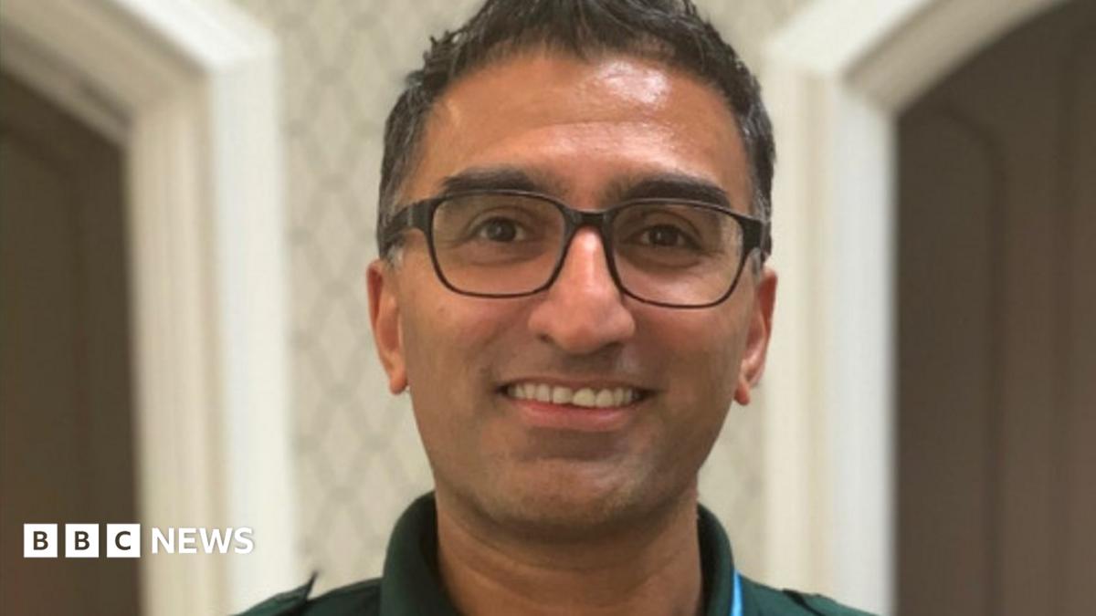 New Year Honours: Ambulance boss awarded medal - BBC News