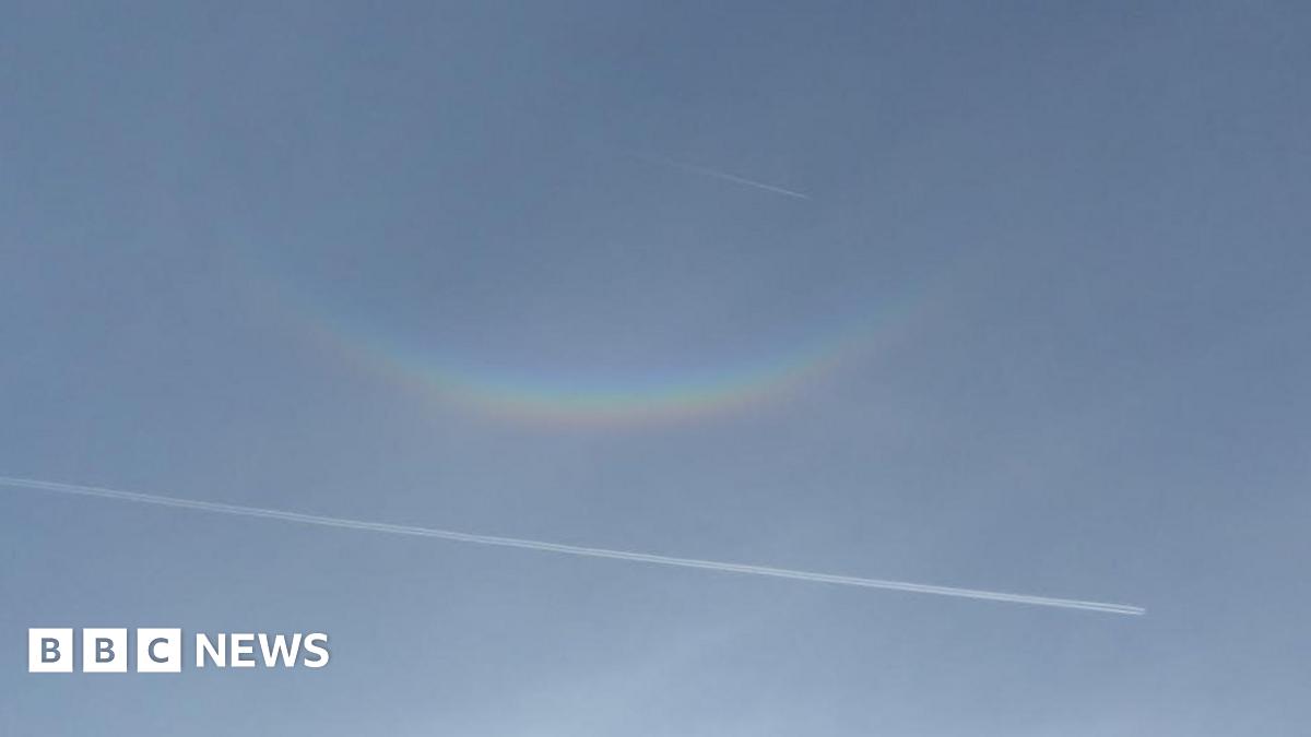 Inverted rainbow spotted in Oxfordshire - BBC News