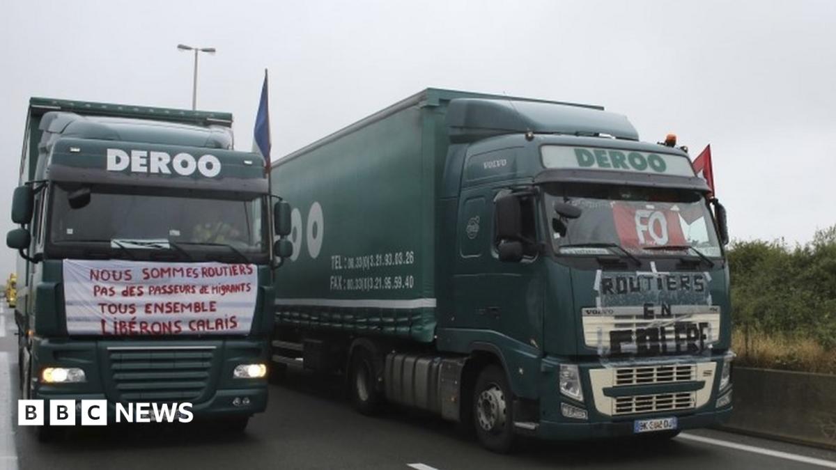 EU migrants: Calais Jungle protest causes huge disruption - BBC News
