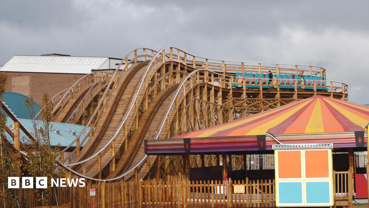 Britain's oldest rollercoaster Scenic Railway reopens - BBC News