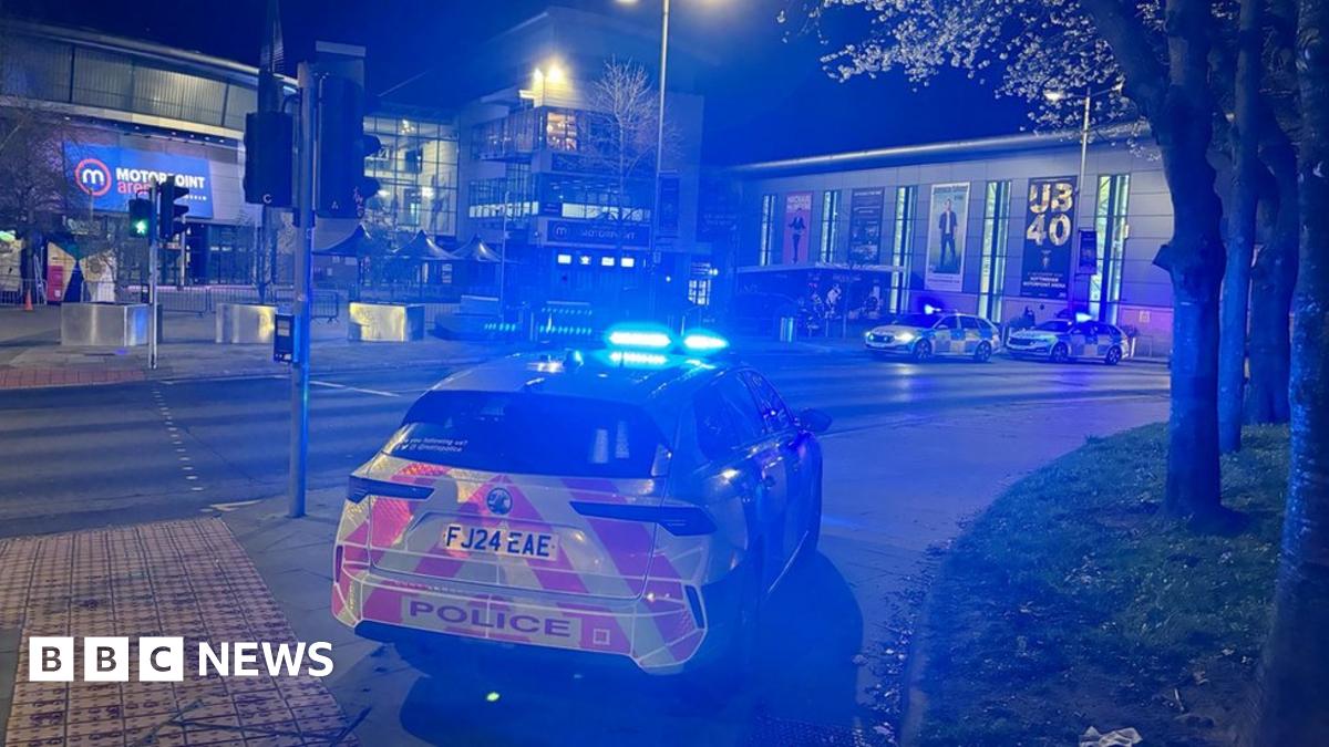 Large police presence in Nottingham city centre after incident - BBC News