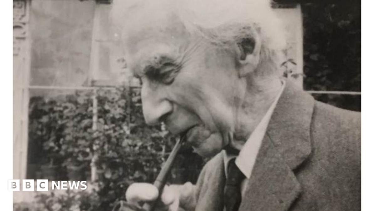 Bertrand Russell's home recordings discovered - BBC News