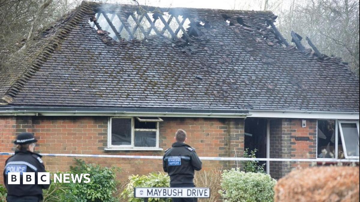 Two people in 70s dead in Chidham bungalow fire - BBC News