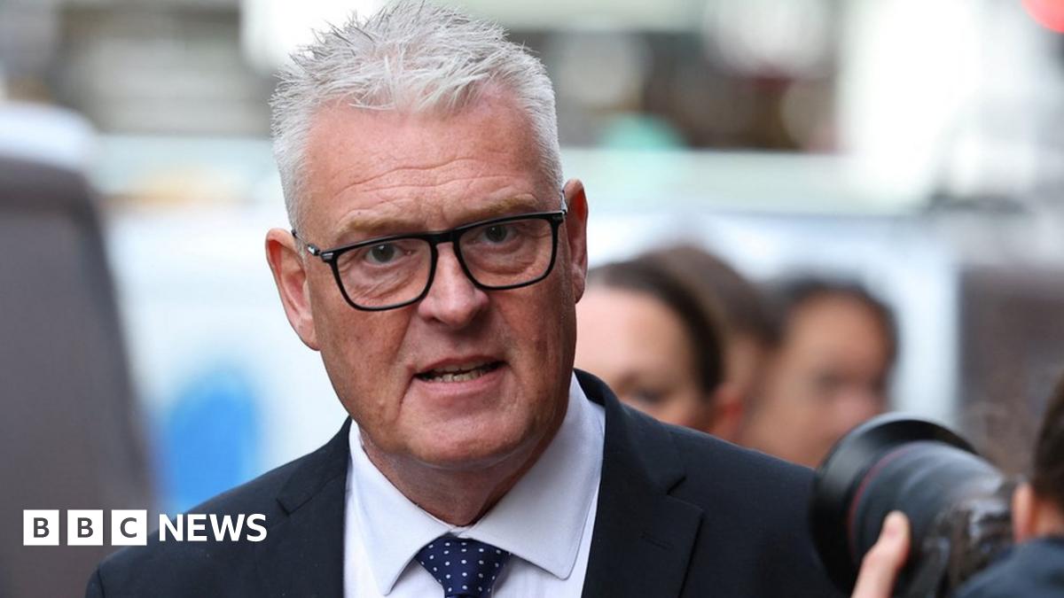 Lee Anderson: Ex-Tory MP defects to Reform UK - BBC News