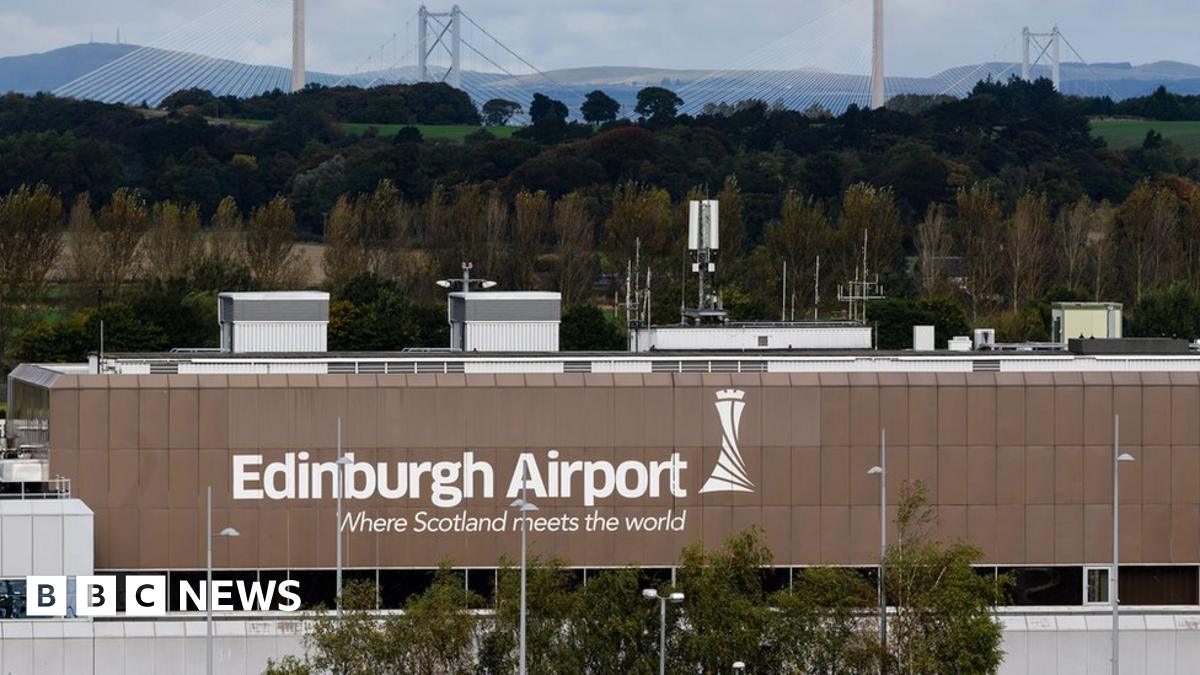 Edinburgh Airport reopens after runway repairs - BBC News