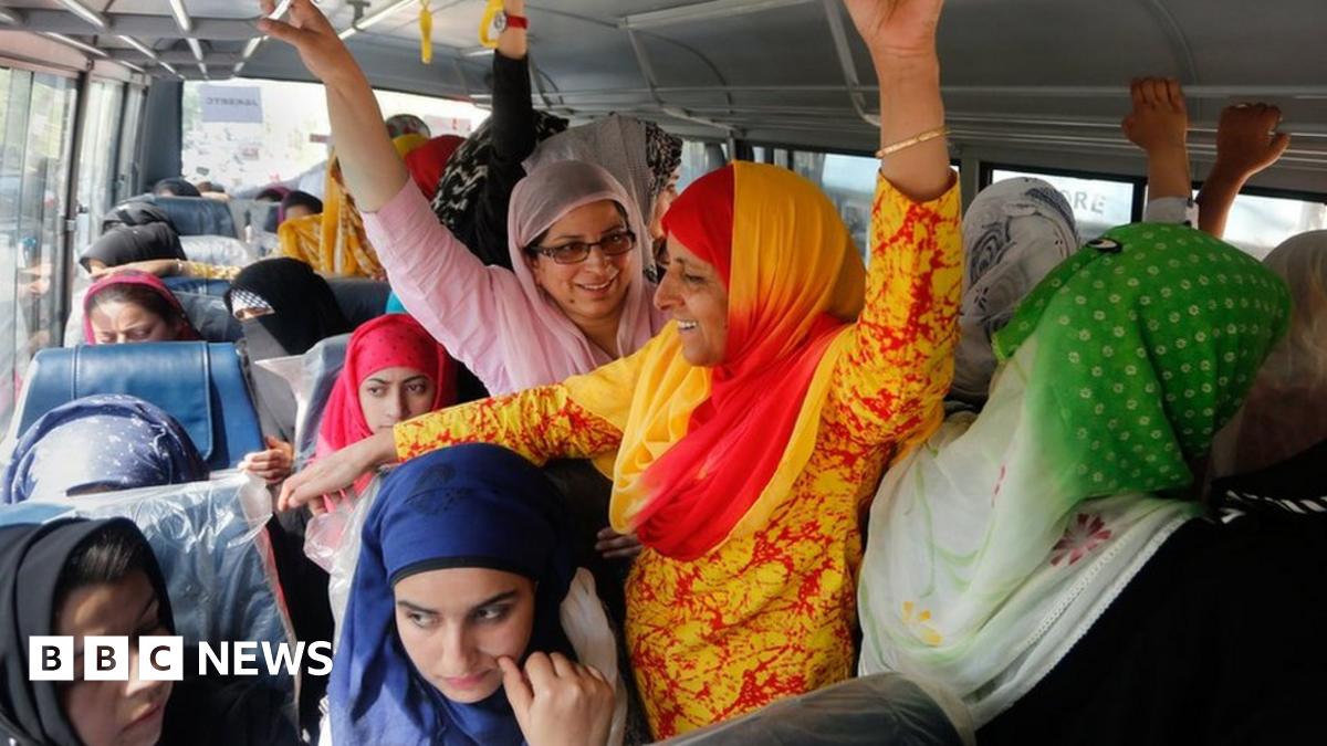 Why women love Kashmir's ladies-only buses - BBC News