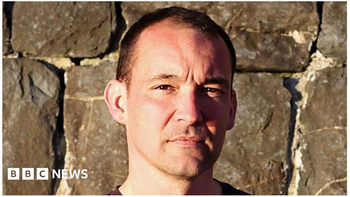 Welsh writer Cynan Jones wins BBC short story award - BBC News