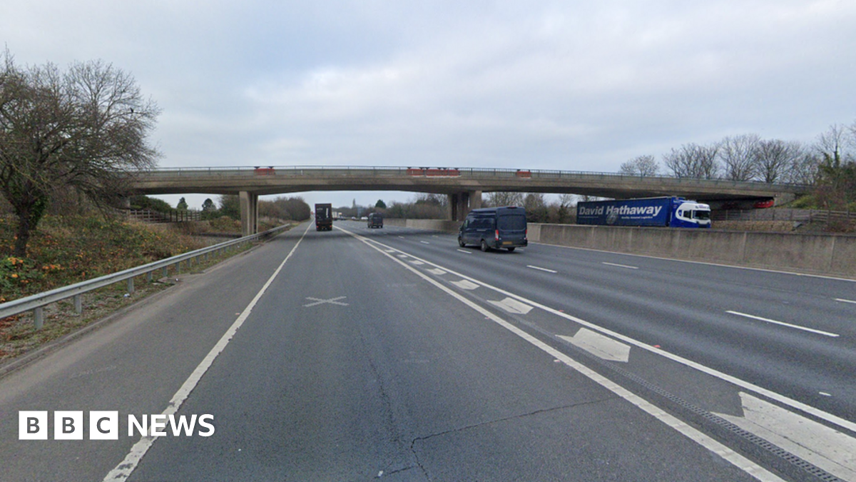 M5 bridge closure affecting access to Cheltenham charity - BBC News