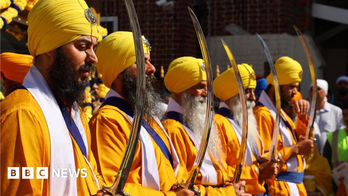 Reading Sikh street parade returns after five years - BBC News