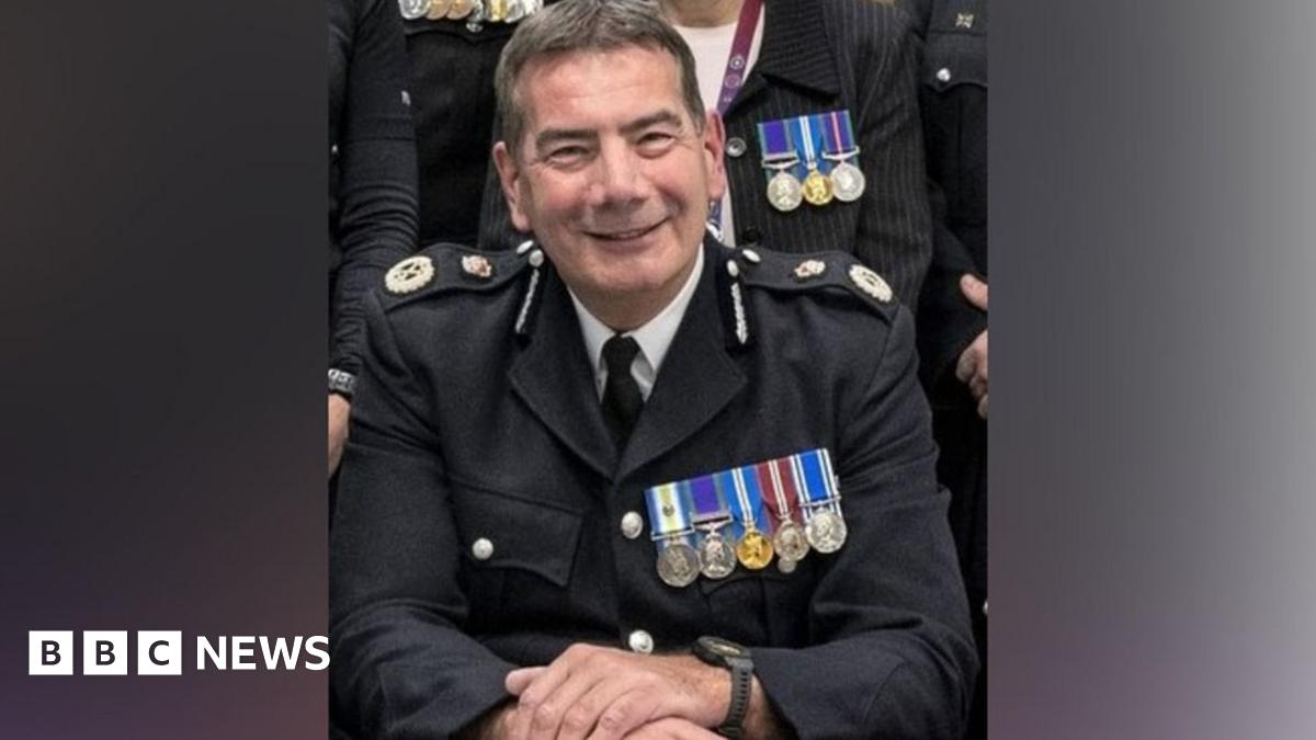 Northants police chief responds to medal-wearing investigation - BBC News