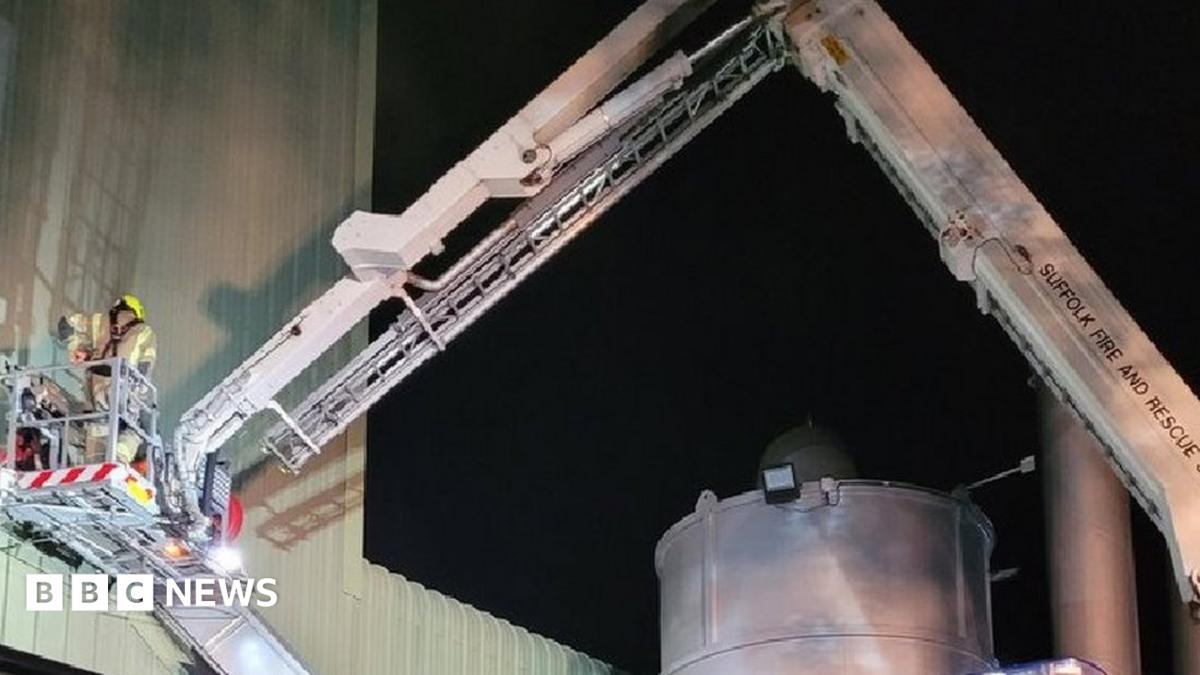 Herb factory fire in Eye, Suffolk, tackled by 18 crews overnight - BBC News