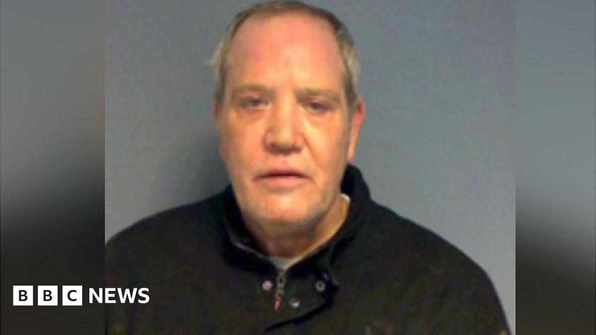 Murderer Carl Hyde arrested after absconding from Peterborough - BBC News