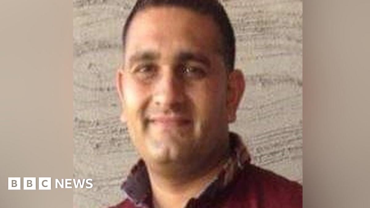 Two men jailed for murdering Rochdale taxi driver in burger row - BBC News