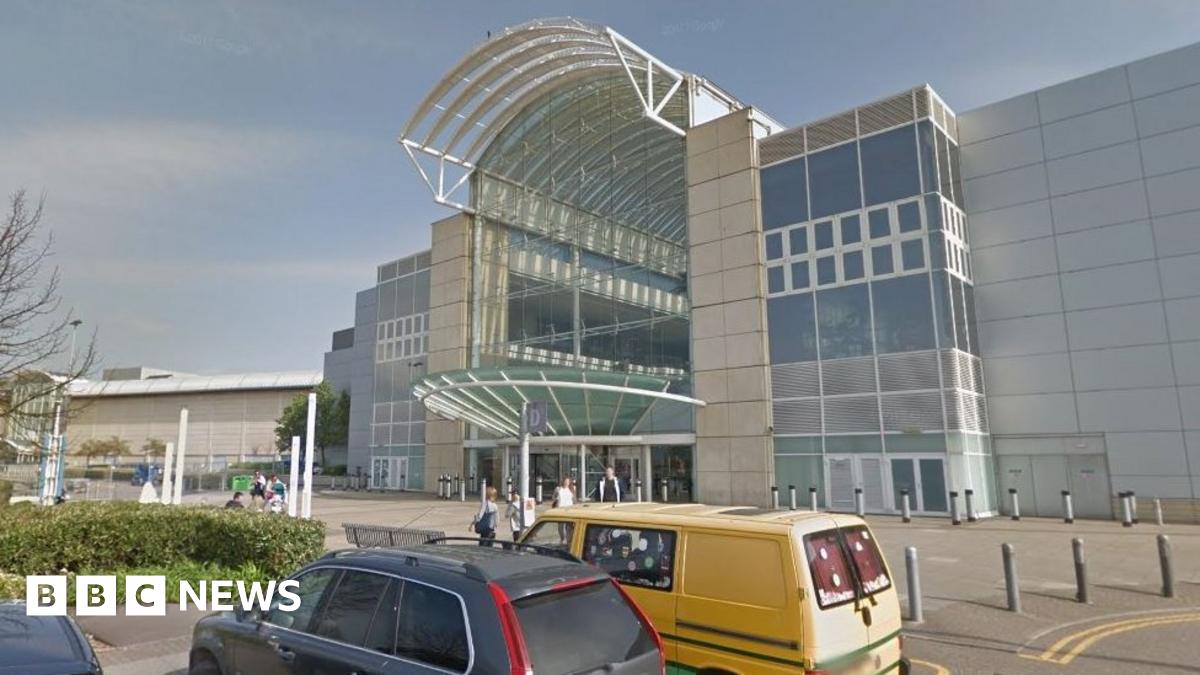 Cribbs Causeway shopping centre expansion rejected - BBC News