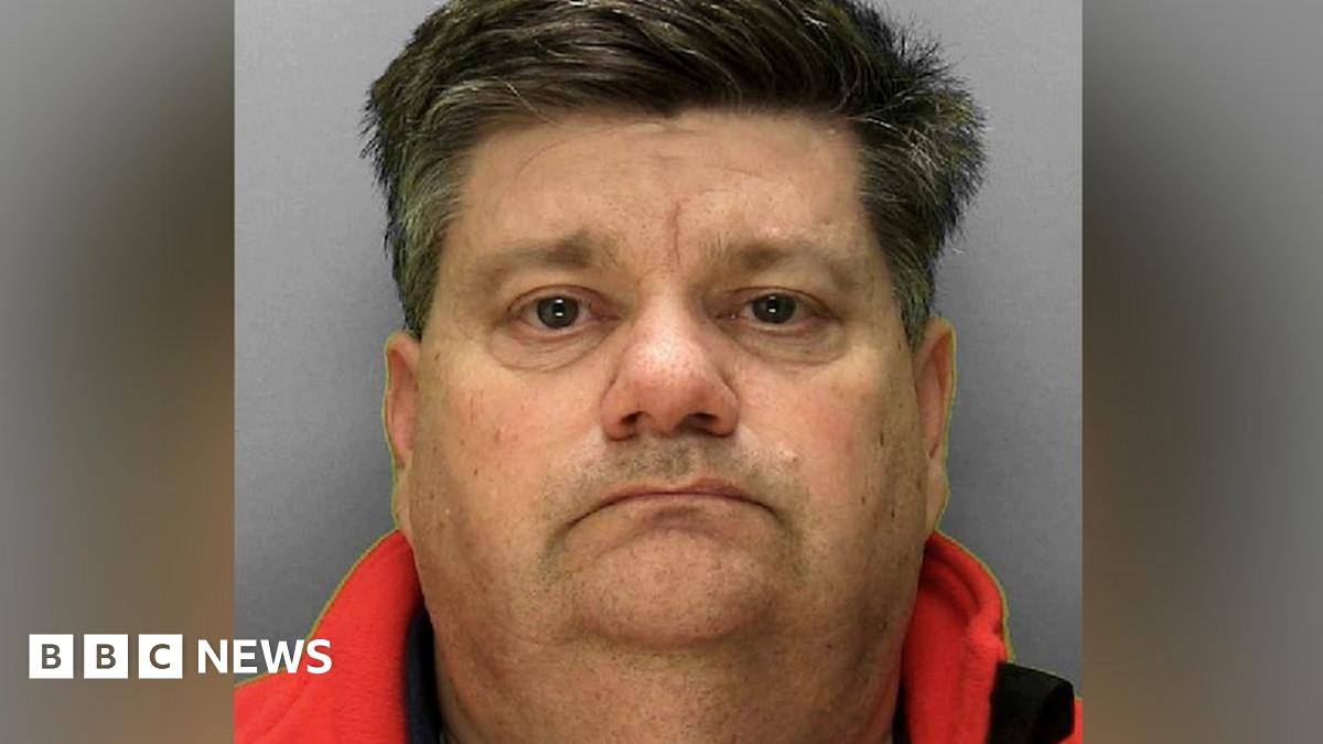 Carl Beech: Police searches over VIP abuse claims 'unlawful' - BBC News