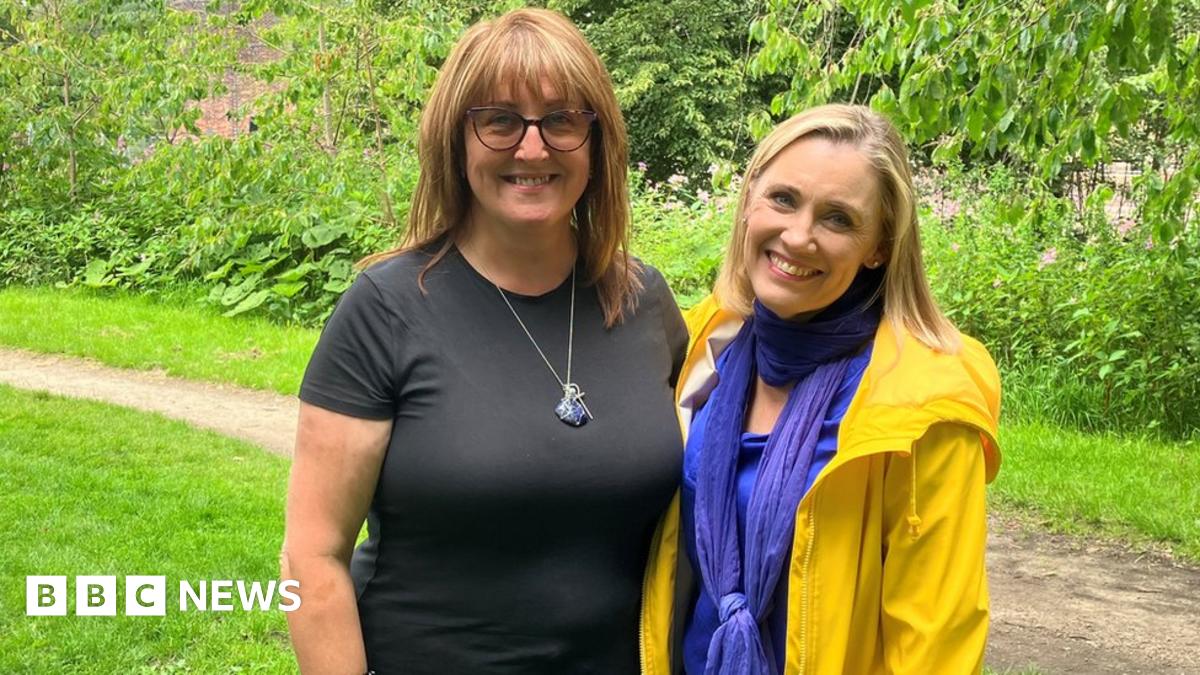 Glioblastoma: Laura Nuttall and Tom Parker's mothers meet - BBC News