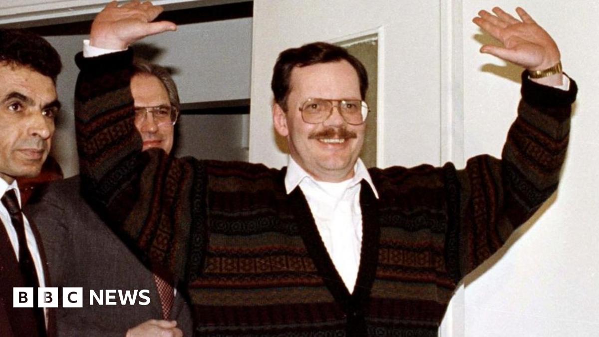 Terry Anderson: US journalist held hostage in Lebanon for years dies at ...