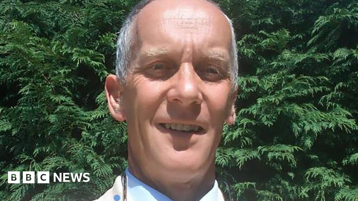 Michael Watt: Police to investigate former neurologist - BBC News