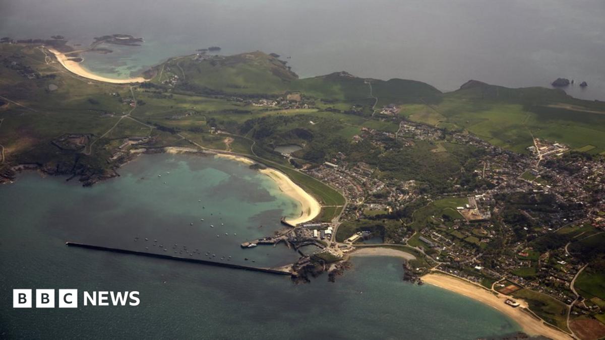 Alderney businesses offer 10% off for Guernsey people - BBC News